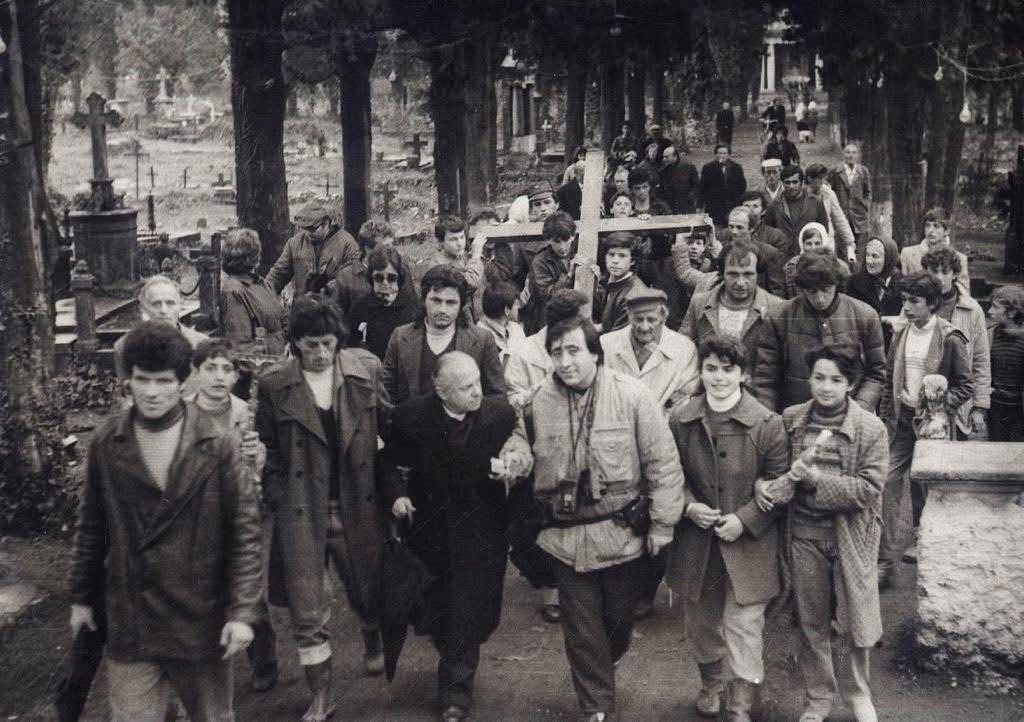 35 vjet nga mesha e parë publike në Shkodër/ Dom Simon Jubani, simboli ...